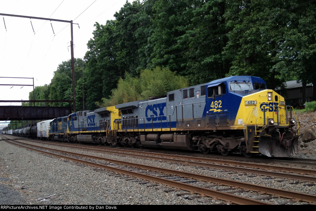 CSX AC44CW 482 in very clean YN2 leads Q417-04
